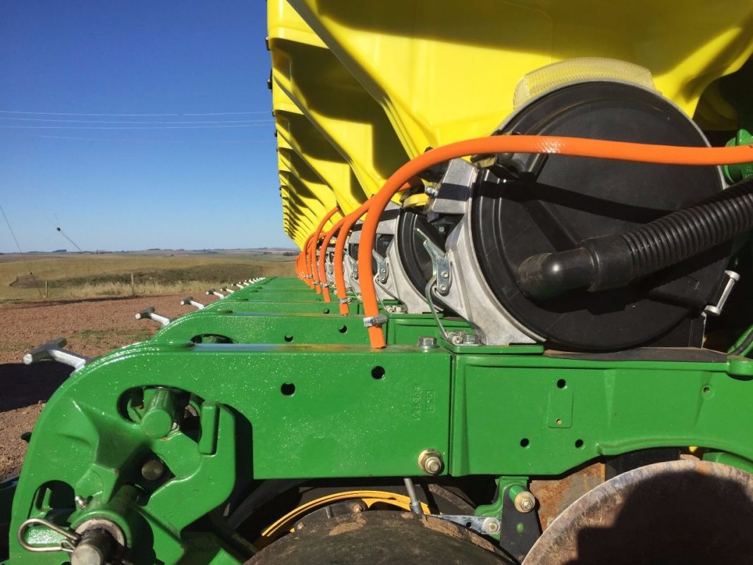 Aplicação em sulco garante maior produtividade, mas requer cuidados ...